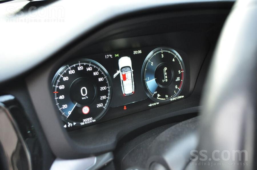 Black Volvo V60 2019 in Tukums, with an engine capacity of 2.00 L and mileage of 303 thousand km for 11700 €, photo 10 on AUTOMOTO.COM.LV