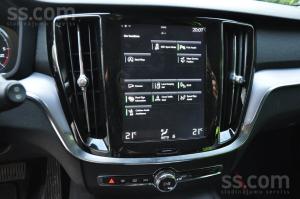 Black Volvo V60 2019 in Tukums, with an engine capacity of 2.00 L and mileage of 303 thousand km for 11700 €, photo 11 on AUTOMOTO.COM.LV