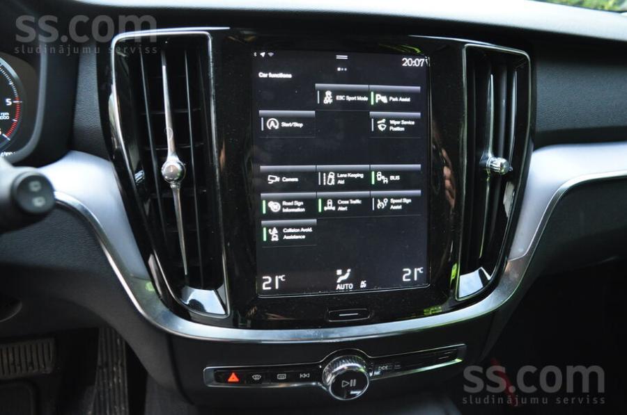 Black Volvo V60 2019 in Tukums, with an engine capacity of 2.00 L and mileage of 303 thousand km for 11700 €, photo 11 on AUTOMOTO.COM.LV