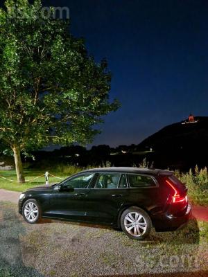 Black Volvo V60 2019 in Tukums, with an engine capacity of 2.00 L and mileage of 303 thousand km for 11700 €, photo 16 on AUTOMOTO.COM.LV