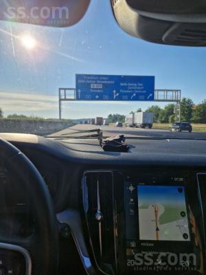 Black Volvo V60 2019 in Tukums, with an engine capacity of 2.00 L and mileage of 303 thousand km for 11700 €, photo 17 on AUTOMOTO.COM.LV