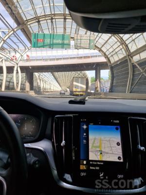 Black Volvo V60 2019 in Tukums, with an engine capacity of 2.00 L and mileage of 303 thousand km for 11700 €, photo 18 on AUTOMOTO.COM.LV
