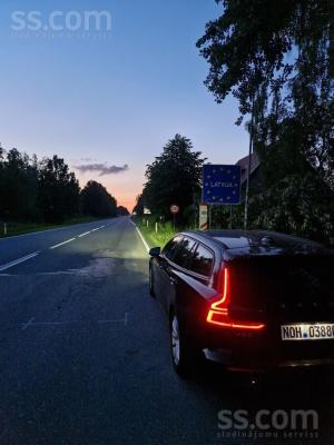 Black Volvo V60 2019 in Tukums, with an engine capacity of 2.00 L and mileage of 303 thousand km for 11700 €, photo 19 on AUTOMOTO.COM.LV