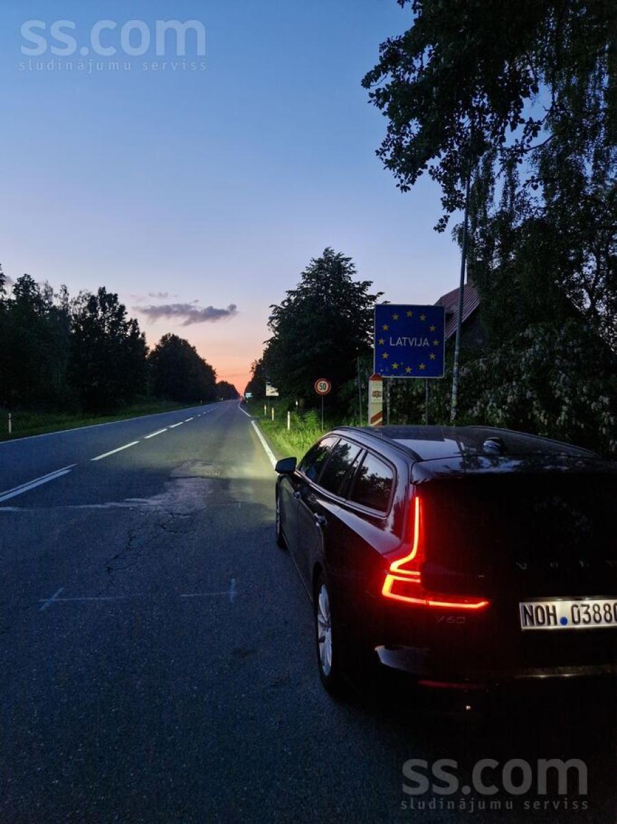 Black Volvo V60 2019 in Tukums, with an engine capacity of 2.00 L and mileage of 303 thousand km for 11700 €, photo 19 on AUTOMOTO.COM.LV