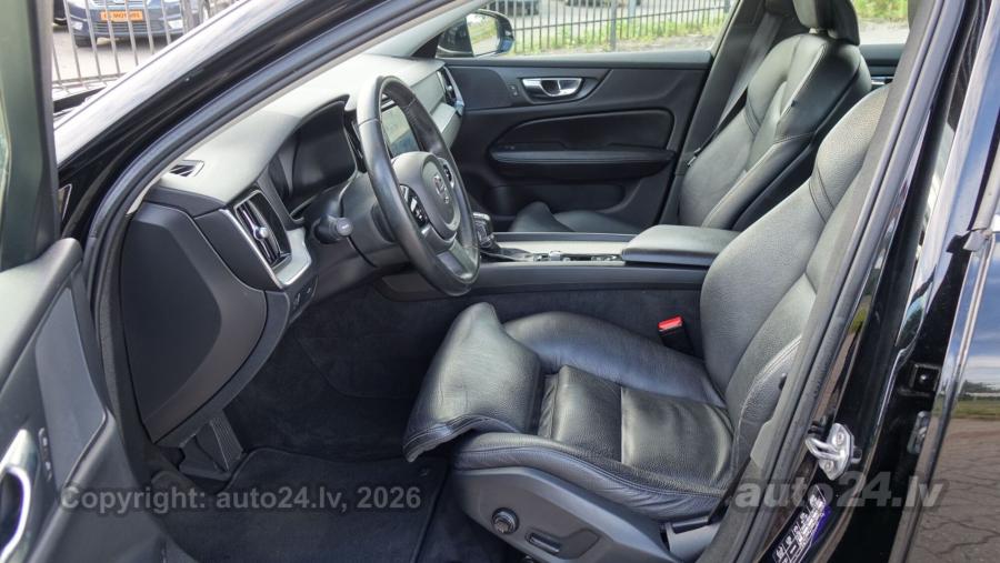 Black Volvo V60 2019 in Tartu, with an engine capacity of 2.00 L and mileage of 203 thousand km for 15950 €, photo 4 on AUTOMOTO.COM.LV