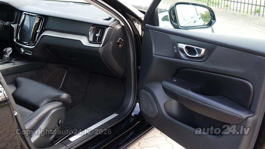 Black Volvo V60 2019 in Tartu, with an engine capacity of 2.00 L and mileage of 203 thousand km for 15950 €, photo 12 on AUTOMOTO.COM.LV