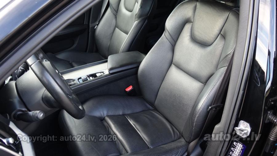 Black Volvo V60 2019 in Tartu, with an engine capacity of 2.00 L and mileage of 203 thousand km for 15950 €, photo 13 on AUTOMOTO.COM.LV