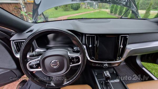 Melns Volvo V60 2019 Tallina, ar dzinēja tilpumu 2.00 L un nobraukumu 298 tūkst. km par 14000 €, foto 9 vietnē AUTOMOTO.COM.LV