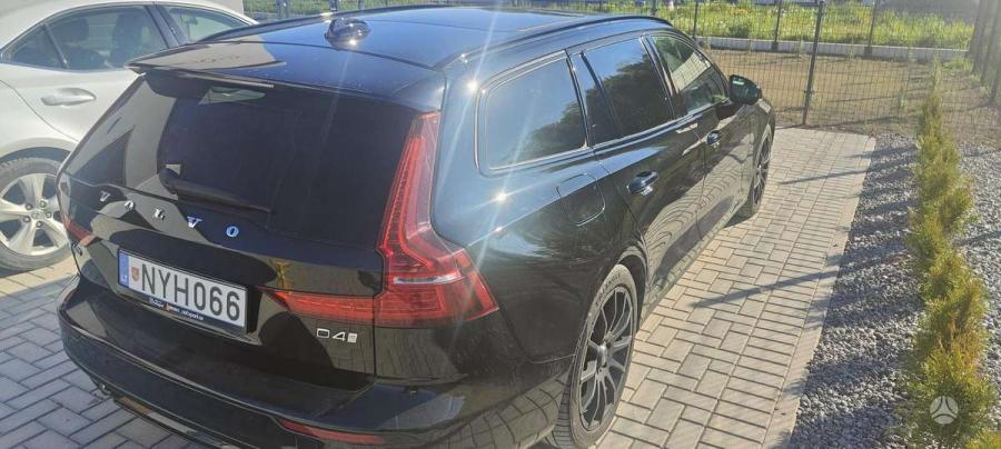 Melns Volvo V60 2019 Klaipėda, ar dzinēja tilpumu 1.97 L un nobraukumu 299 tūkst. km par 12800 €, foto 3 vietnē AUTOMOTO.COM.LV