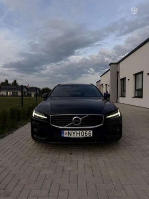 Melns Volvo V60 2019 Klaipėda, ar dzinēja tilpumu 1.97 L un nobraukumu 299 tūkst. km par 12800 €, foto  vietnē AUTOMOTO.COM.LV