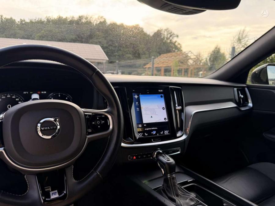 Черный Вольво B60 2019 в Клайпеда, объемом двигателя 1.97 л и пробегом 299 тыс. км за 12800 €, фото 7 на AUTOMOTO.COM.LV