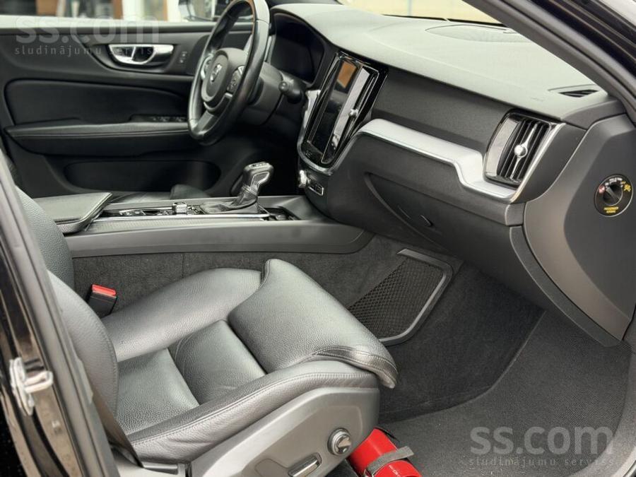 Melns Volvo V60 2019 Rīga, ar dzinēja tilpumu 2.00 L un nobraukumu 237 tūkst. km par 13990 €, foto 12 vietnē AUTOMOTO.COM.LV