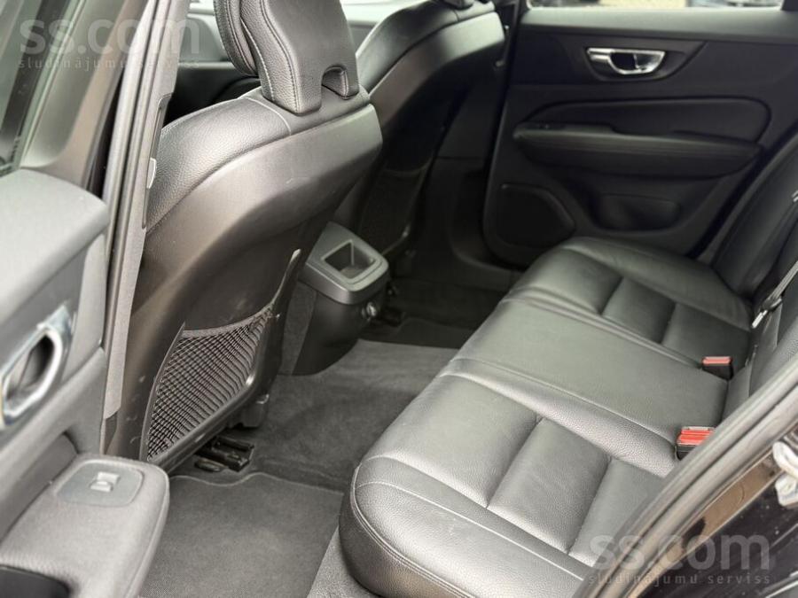 Melns Volvo V60 2019 Rīga, ar dzinēja tilpumu 2.00 L un nobraukumu 237 tūkst. km par 13990 €, foto 13 vietnē AUTOMOTO.COM.LV
