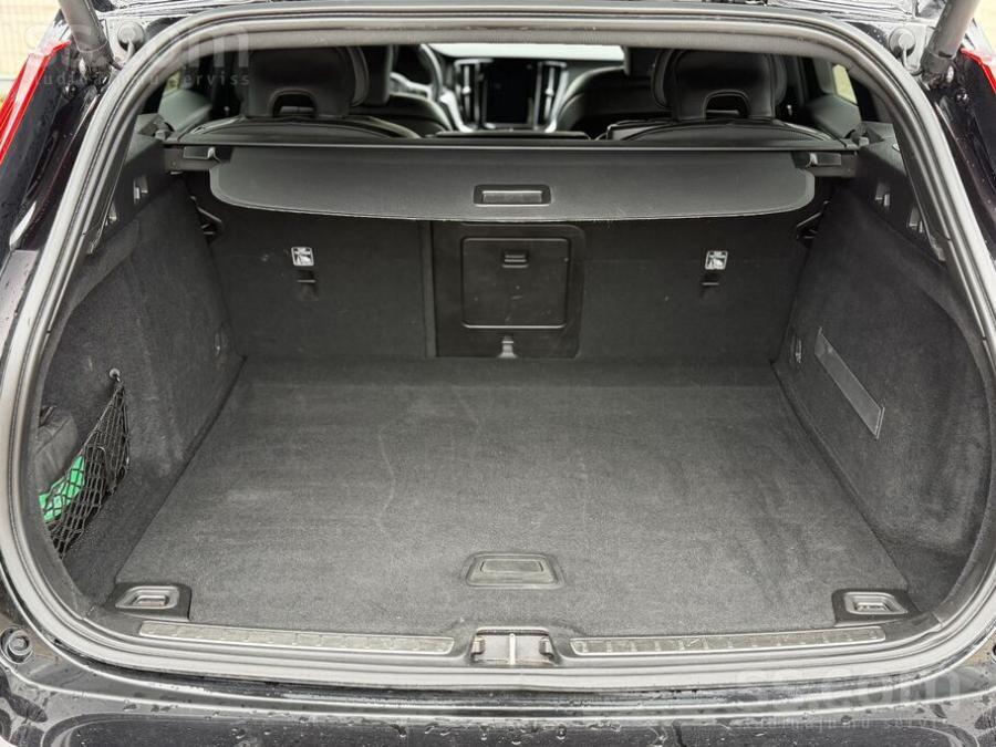 Melns Volvo V60 2019 Rīga, ar dzinēja tilpumu 2.00 L un nobraukumu 237 tūkst. km par 13990 €, foto 14 vietnē AUTOMOTO.COM.LV