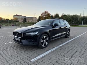 Black Volvo V60 2019 in Saldus, with an engine capacity of 2.00 L and mileage of 242 thousand km for 18900 €, photo  on AUTOMOTO.COM.LV