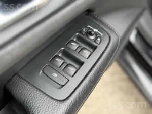 Black Volvo V60 2019 in Riga, with an engine capacity of 2.00 L and mileage of 238 thousand km for 13750 €, photo 6 on AUTOMOTO.COM.LV