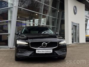 Black Volvo V60 2020 in Valmiera, with an engine capacity of 2.00 L and mileage of 171 thousand km for 18900 €, photo 2 on AUTOMOTO.COM.LV