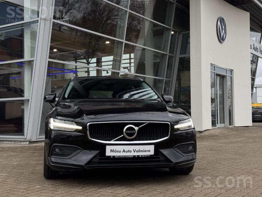 Black Volvo V60 2020 in Valmiera, with an engine capacity of 2.00 L and mileage of 171 thousand km for 18900 €, photo 2 on AUTOMOTO.COM.LV