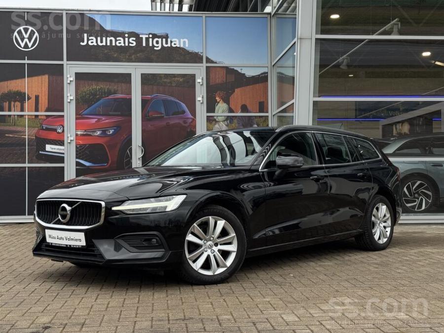 Black Volvo V60 2020 in Valmiera, with an engine capacity of 2.00 L and mileage of 171 thousand km for 18900 €, photo 3 on AUTOMOTO.COM.LV