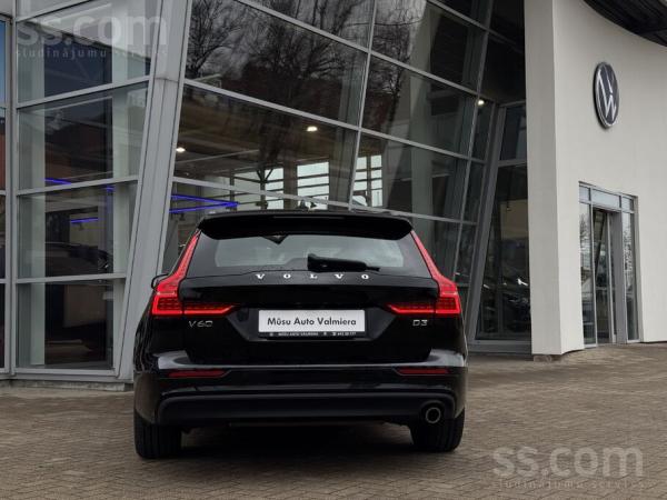 Black Volvo V60 2020 in Valmiera, with an engine capacity of 2.00 L and mileage of 171 thousand km for 18900 €, photo 5 on AUTOMOTO.COM.LV