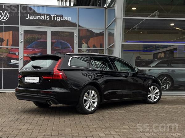 Black Volvo V60 2020 in Valmiera, with an engine capacity of 2.00 L and mileage of 171 thousand km for 18900 €, photo 6 on AUTOMOTO.COM.LV