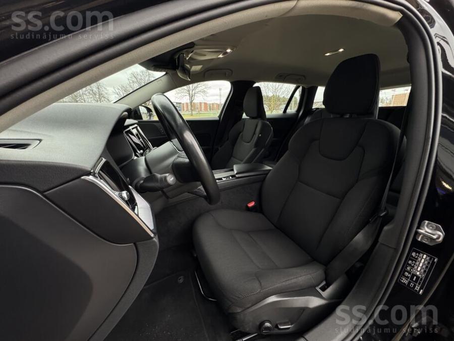 Black Volvo V60 2020 in Valmiera, with an engine capacity of 2.00 L and mileage of 171 thousand km for 18900 €, photo 17 on AUTOMOTO.COM.LV