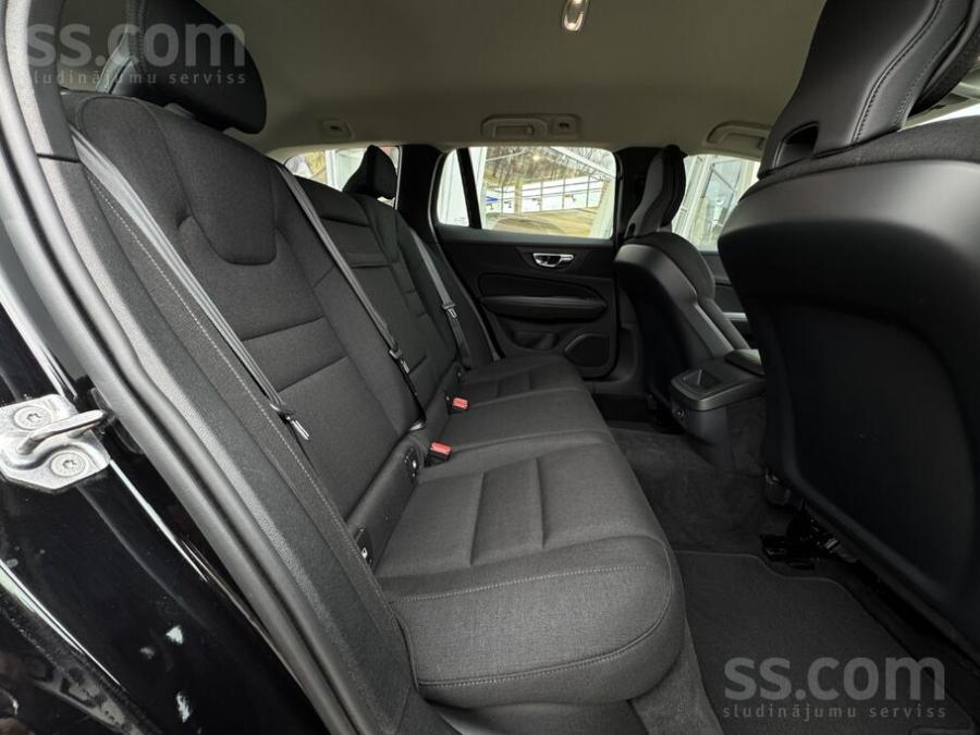 Black Volvo V60 2020 in Valmiera, with an engine capacity of 2.00 L and mileage of 171 thousand km for 18900 €, photo 19 on AUTOMOTO.COM.LV