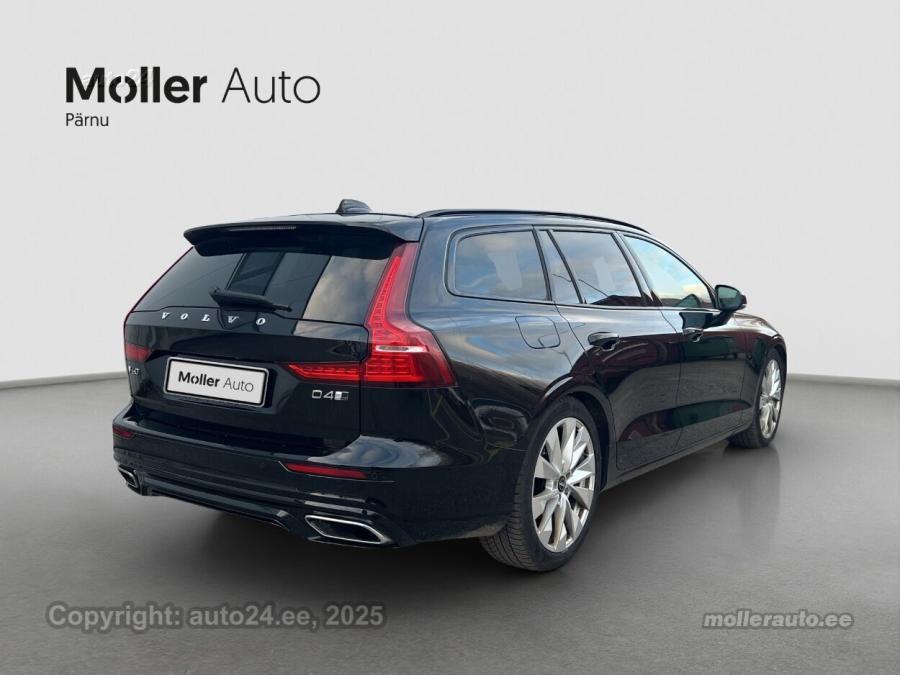 Melns Volvo V60 2020 Pērnava, ar dzinēja tilpumu 2.00 L un nobraukumu 151 tūkst. km par 23990 €, foto 2 vietnē AUTOMOTO.COM.LV
