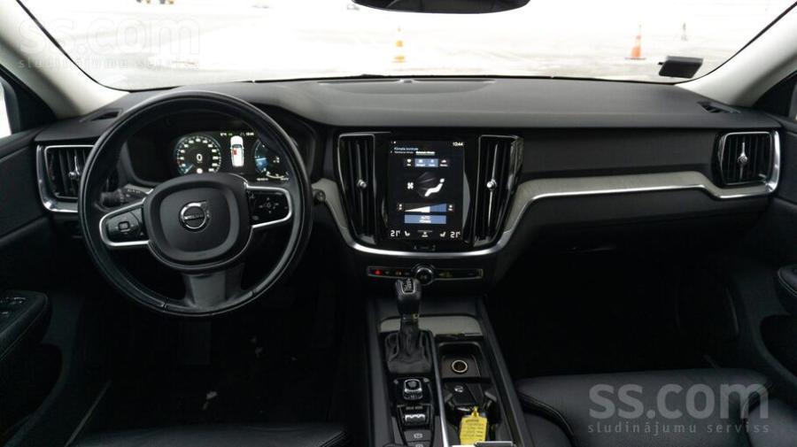 Melns Volvo V60 2020 Rīga, ar dzinēja tilpumu 2.00 L un nobraukumu 207 tūkst. km par 18590 €, foto 12 vietnē AUTOMOTO.COM.LV