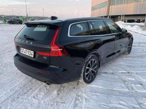 Black Volvo V60 2020 in Vilnius, with an engine capacity of 1.97 L and mileage of 104 thousand km for 16499 €, photo 4 on AUTOMOTO.COM.LV