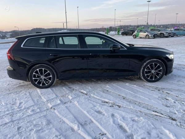 Melns Volvo V60 2020 Viļņa, ar dzinēja tilpumu 1.97 L un nobraukumu 104 tūkst. km par 16499 €, foto 5 vietnē AUTOMOTO.COM.LV