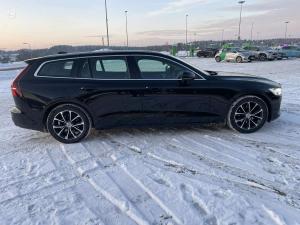 Black Volvo V60 2020 in Vilnius, with an engine capacity of 1.97 L and mileage of 104 thousand km for 16499 €, photo 5 on AUTOMOTO.COM.LV