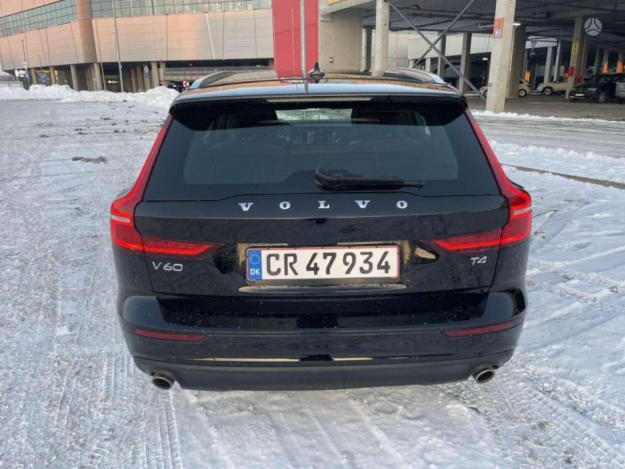 Black Volvo V60 2020 in Vilnius, with an engine capacity of 1.97 L and mileage of 104 thousand km for 16499 €, photo 8 on AUTOMOTO.COM.LV