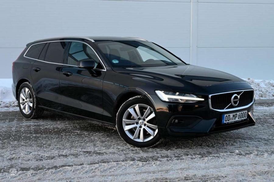 Black Volvo V60 2020 in Kretinga, with an engine capacity of 1.97 L and mileage of 127 thousand km for 18199 €, photo 1 on AUTOMOTO.COM.LV