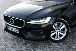 Black Volvo V60 2020 in Kretinga, with an engine capacity of 1.97 L and mileage of 127 thousand km for 18199 €, photo 4 on AUTOMOTO.COM.LV