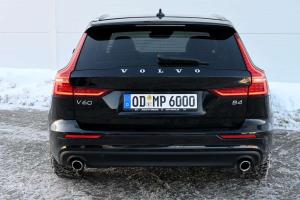 Black Volvo V60 2020 in Kretinga, with an engine capacity of 1.97 L and mileage of 127 thousand km for 18199 €, photo 8 on AUTOMOTO.COM.LV