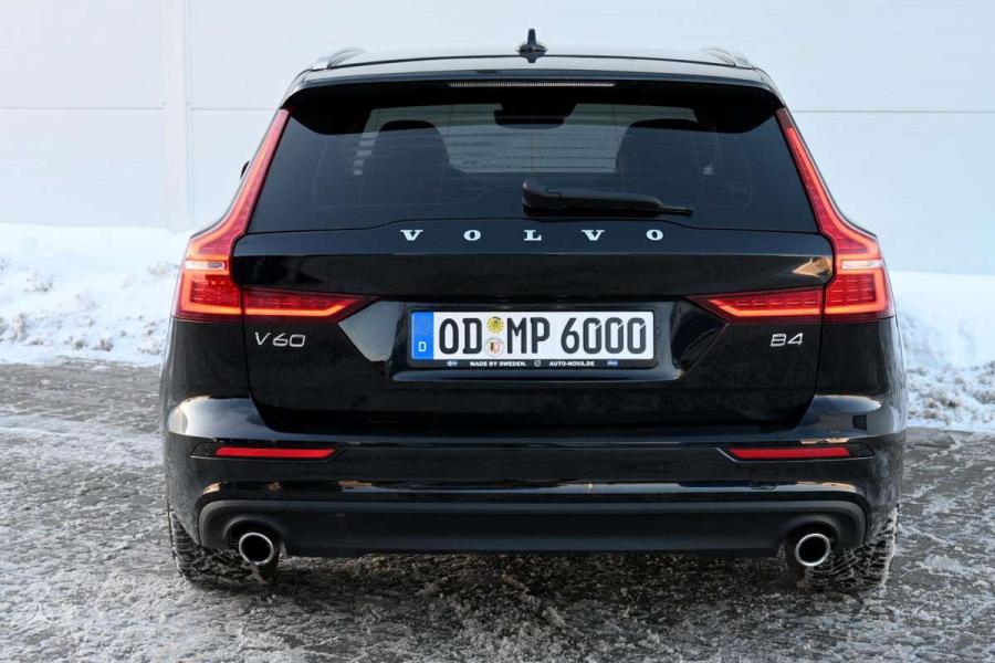 Black Volvo V60 2020 in Kretinga, with an engine capacity of 1.97 L and mileage of 127 thousand km for 18199 €, photo 8 on AUTOMOTO.COM.LV