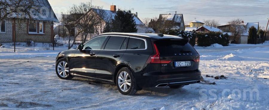 Black Volvo V60 2020 in Aizkraukle, with an engine capacity of 2.00 L and mileage of 142 thousand km for 18200 €, photo 5 on AUTOMOTO.COM.LV