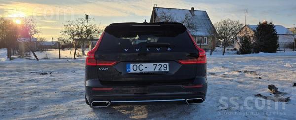 Black Volvo V60 2020 in Aizkraukle, with an engine capacity of 2.00 L and mileage of 142 thousand km for 18200 €, photo 6 on AUTOMOTO.COM.LV