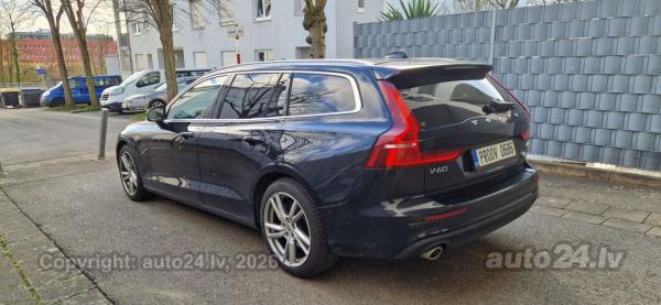 Black Volvo V60 2020 in Tallinn, with an engine capacity of 2.00 L and mileage of 129 thousand km for 22999 €, photo 4 on AUTOMOTO.COM.LV