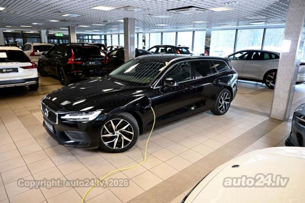 Black Volvo V60 2020 in Tallinn, with an engine capacity of 2.00 L and mileage of 130 thousand km for 25990 €, photo 6 on AUTOMOTO.COM.LV