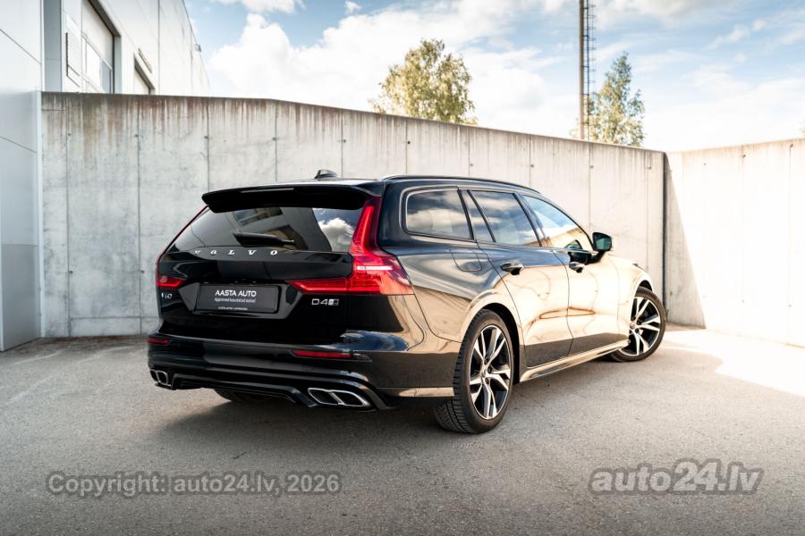 Melns Volvo V60 2020 Tartu, ar dzinēja tilpumu 2.00 L un nobraukumu 130 tūkst. km par 24900 €, foto 3 vietnē AUTOMOTO.COM.LV