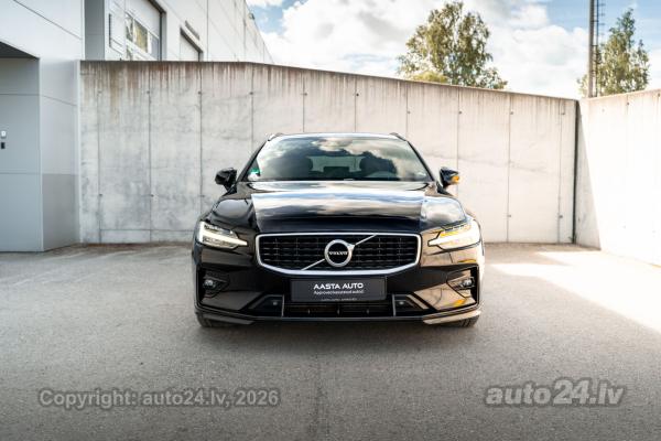 Black Volvo V60 2020 in Tartu, with an engine capacity of 2.00 L and mileage of 130 thousand km for 24900 €, photo 5 on AUTOMOTO.COM.LV
