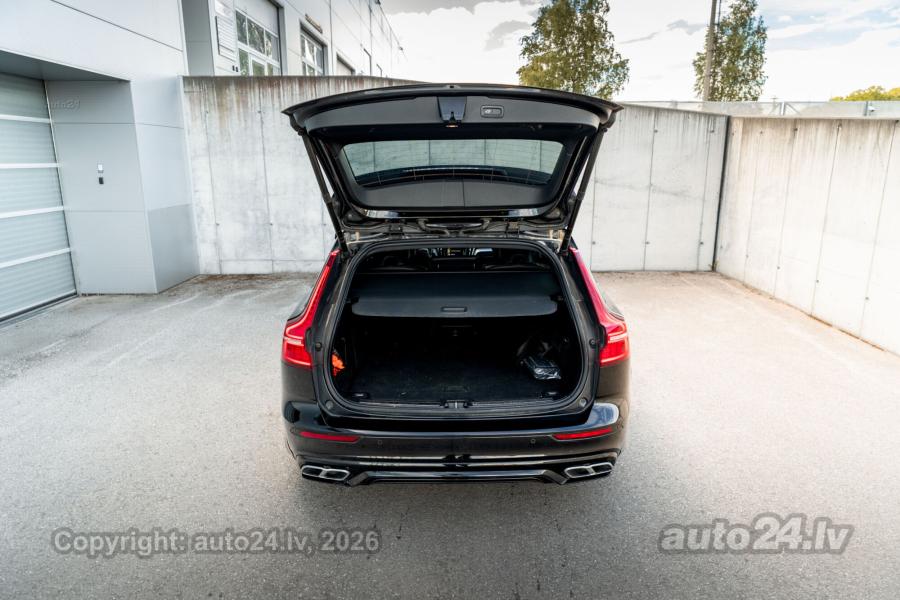 Melns Volvo V60 2020 Tartu, ar dzinēja tilpumu 2.00 L un nobraukumu 130 tūkst. km par 24900 €, foto 8 vietnē AUTOMOTO.COM.LV