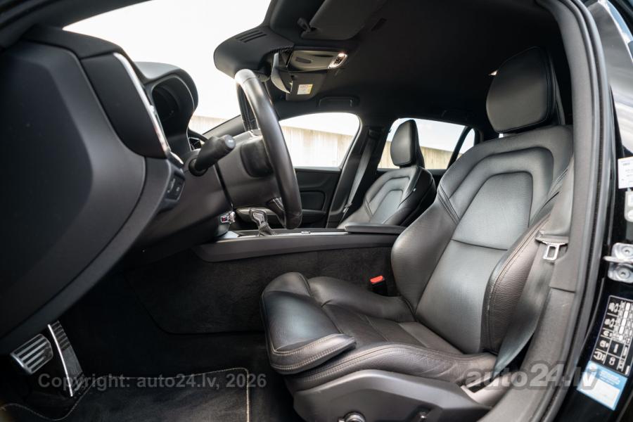 Melns Volvo V60 2020 Tartu, ar dzinēja tilpumu 2.00 L un nobraukumu 130 tūkst. km par 24900 €, foto 13 vietnē AUTOMOTO.COM.LV