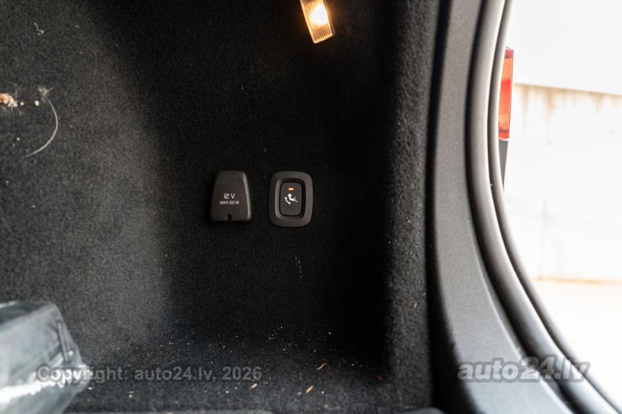 Melns Volvo V60 2020 Tartu, ar dzinēja tilpumu 2.00 L un nobraukumu 130 tūkst. km par 24900 €, foto 22 vietnē AUTOMOTO.COM.LV