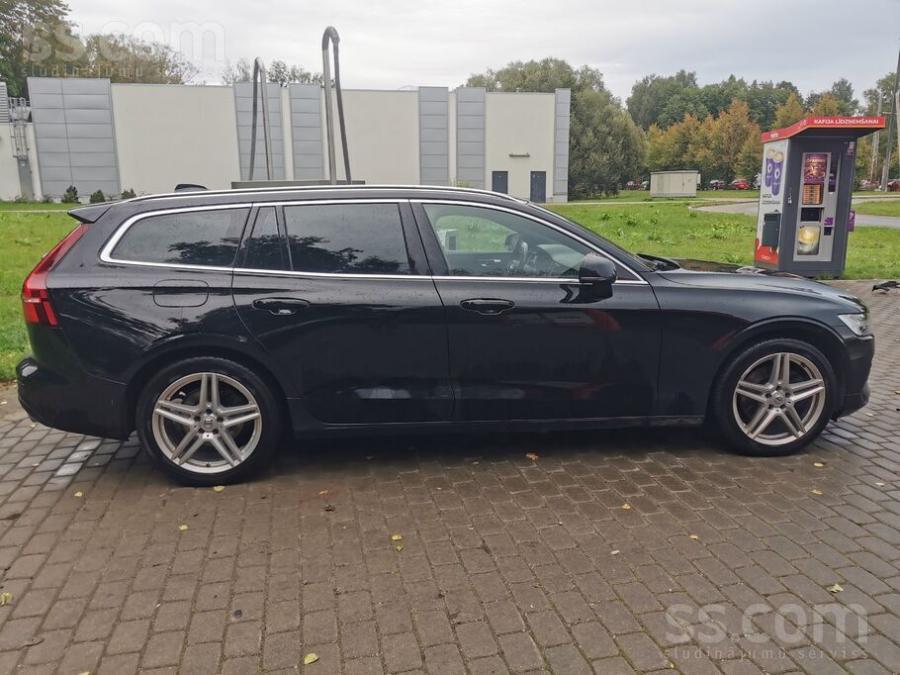 Melns Volvo V60 2020 Rīga, ar dzinēja tilpumu 2.00 L un nobraukumu 234 tūkst. km par 14660 €, foto 4 vietnē AUTOMOTO.COM.LV