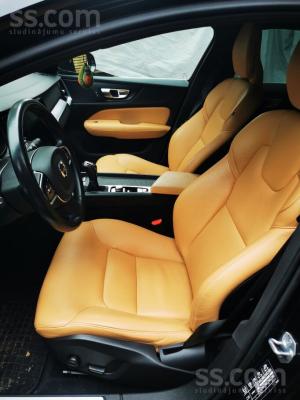 Melns Volvo V60 2020 Rīga, ar dzinēja tilpumu 2.00 L un nobraukumu 234 tūkst. km par 14660 €, foto 6 vietnē AUTOMOTO.COM.LV