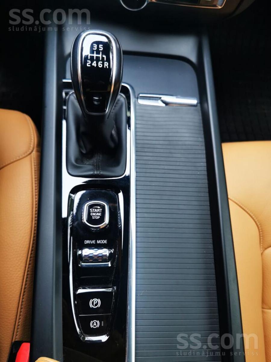 Melns Volvo V60 2020 Rīga, ar dzinēja tilpumu 2.00 L un nobraukumu 234 tūkst. km par 14660 €, foto 9 vietnē AUTOMOTO.COM.LV