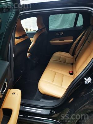 Melns Volvo V60 2020 Rīga, ar dzinēja tilpumu 2.00 L un nobraukumu 234 tūkst. km par 14660 €, foto 22 vietnē AUTOMOTO.COM.LV